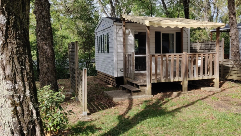 Camping Les Peupliers (Vogüé) - Campingzuidfrankrijk.nl