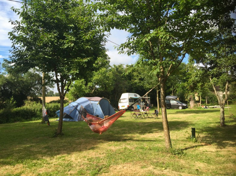 Château De Lacomté - Campingfrankrijk.eu